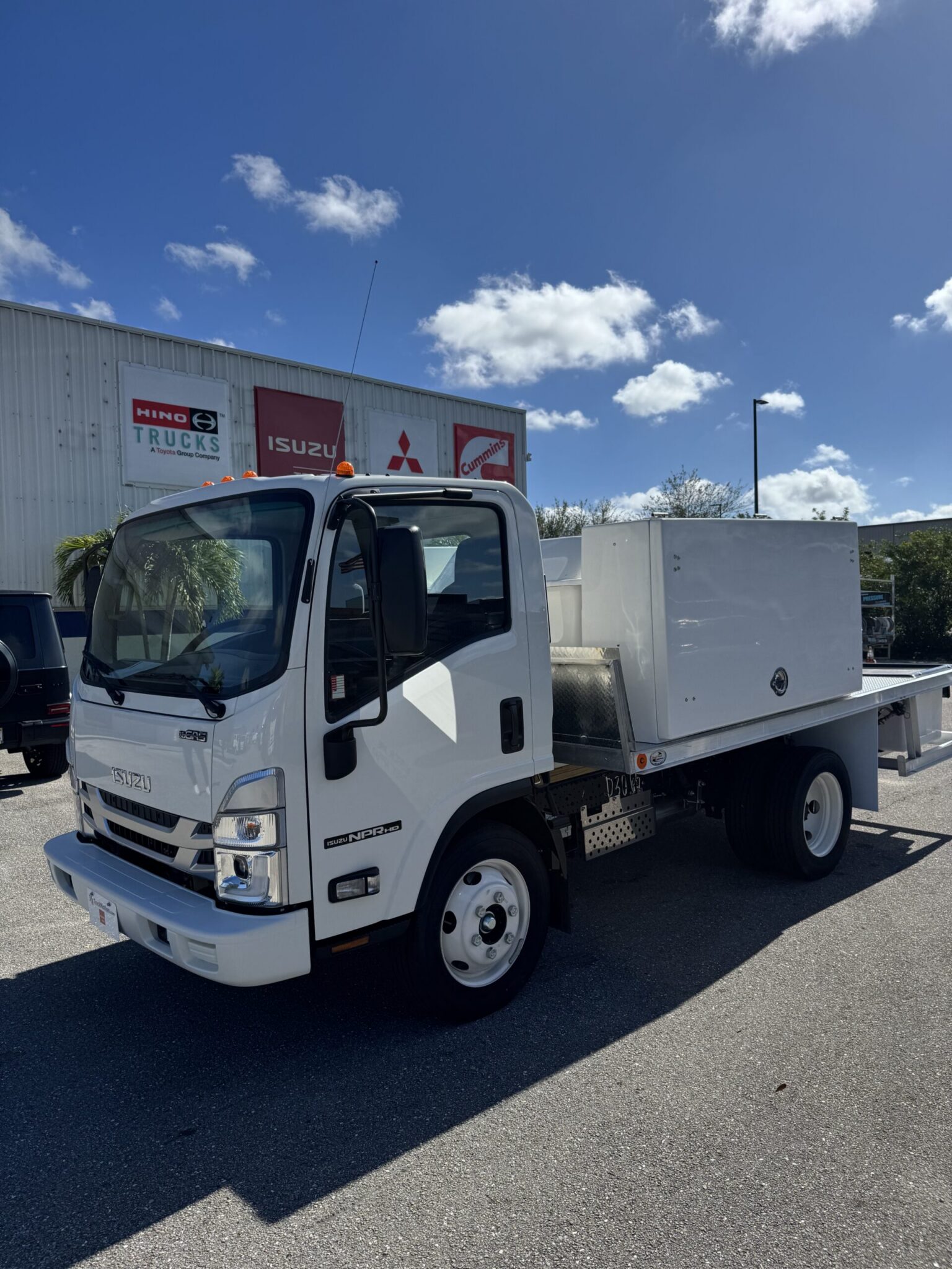 ISUZU NPR-HD GAS SINGLE-CAB SPRAY TRUCK - RF2 - MJ TruckNation